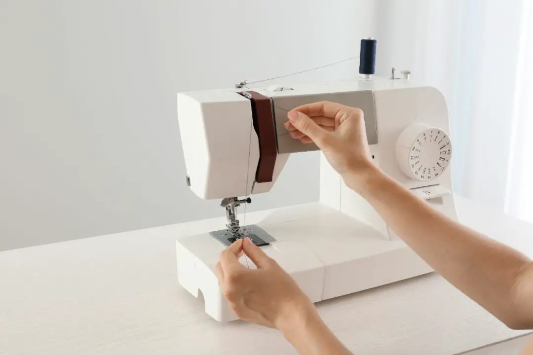 Guide To Easily Threading A Singer Sewing Machine With Video