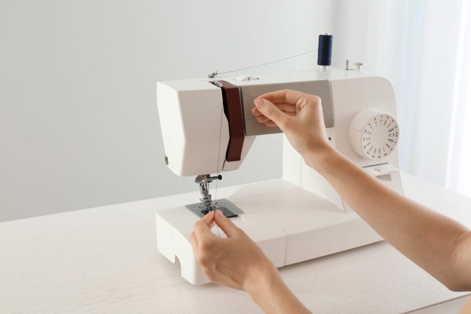 Guide To Easily Threading A Singer Sewing Machine With Video