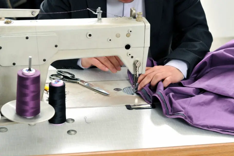 Using A Twin Needle To Stitch Knits: Your Complete Guide